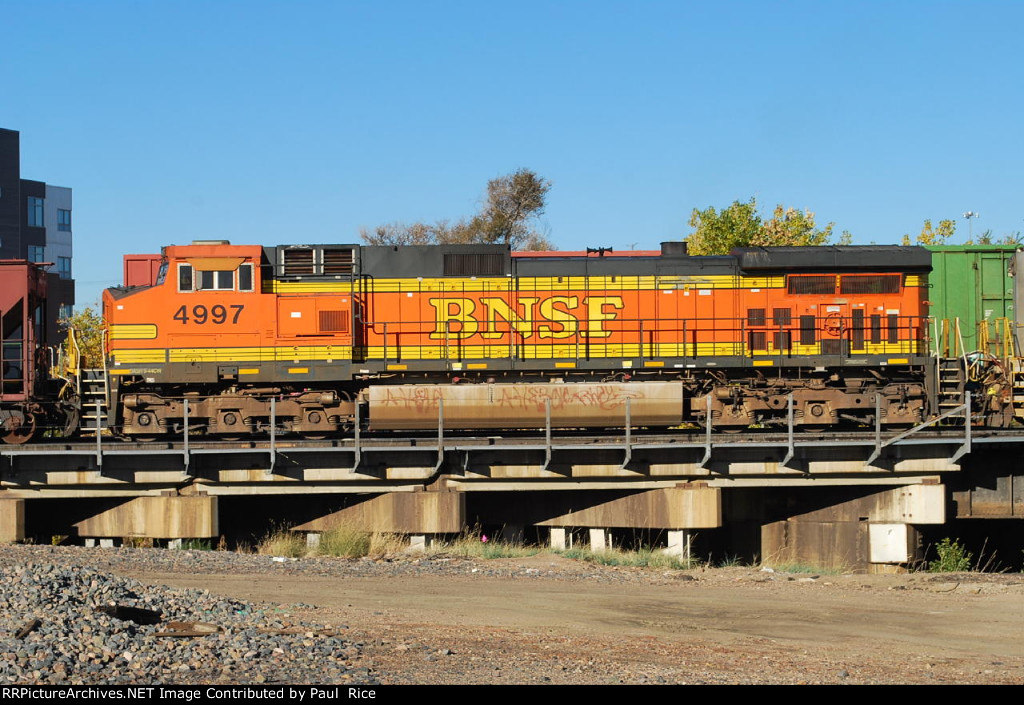 BNSF 4997
